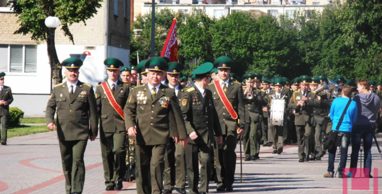 Belarus border guards mark professional holiday with Russian anthem ...
